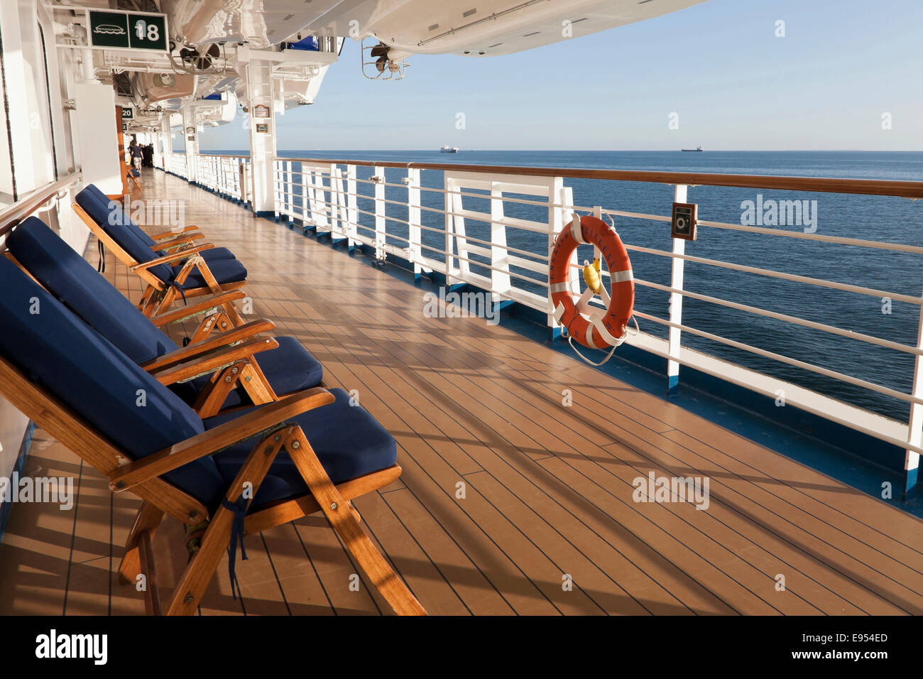 Emerald princess cruise ship hi-res stock photography and images - Alamy