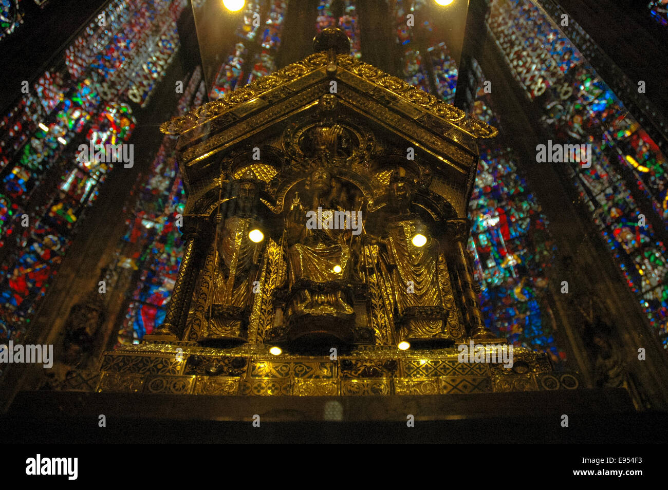 Interior cathedral hi-res stock photography and images - Alamy