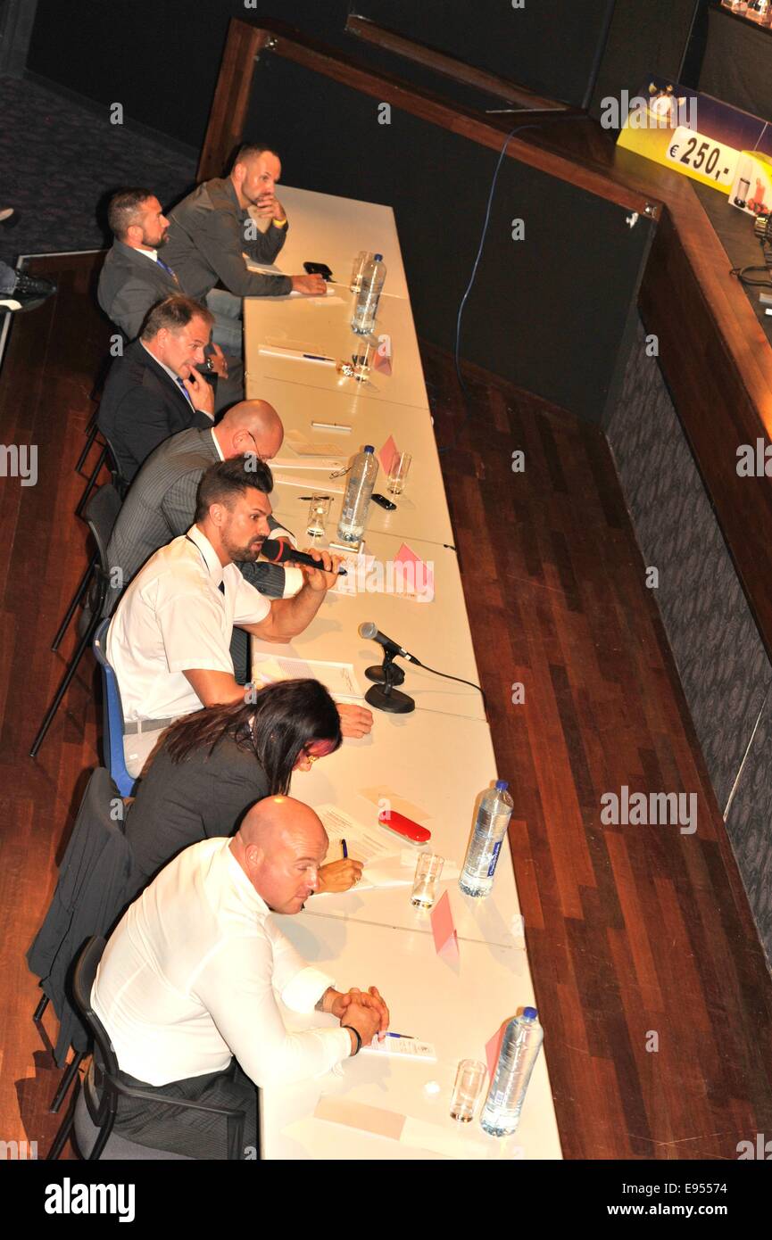 Roosendahl, The Netherlands. 19th Oct, 2014. The table of judges and ...