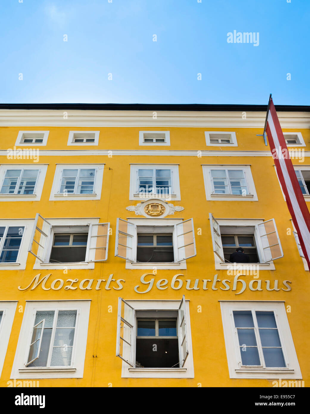 Mozart's birthplace in Getreidegasse street, Salzburg, Austria Stock ...