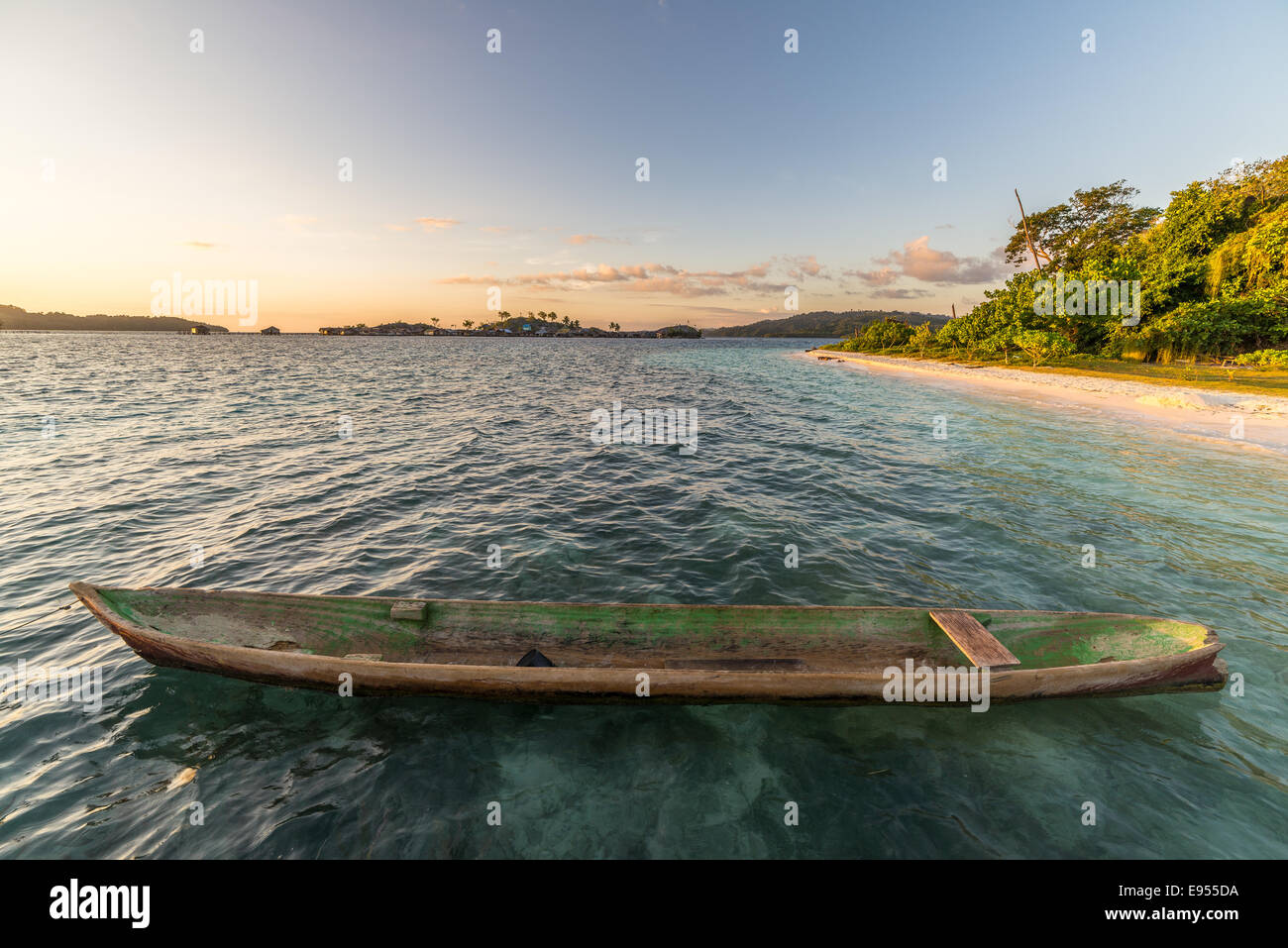 Traditional wooden canoe hi-res stock photography and images - Alamy