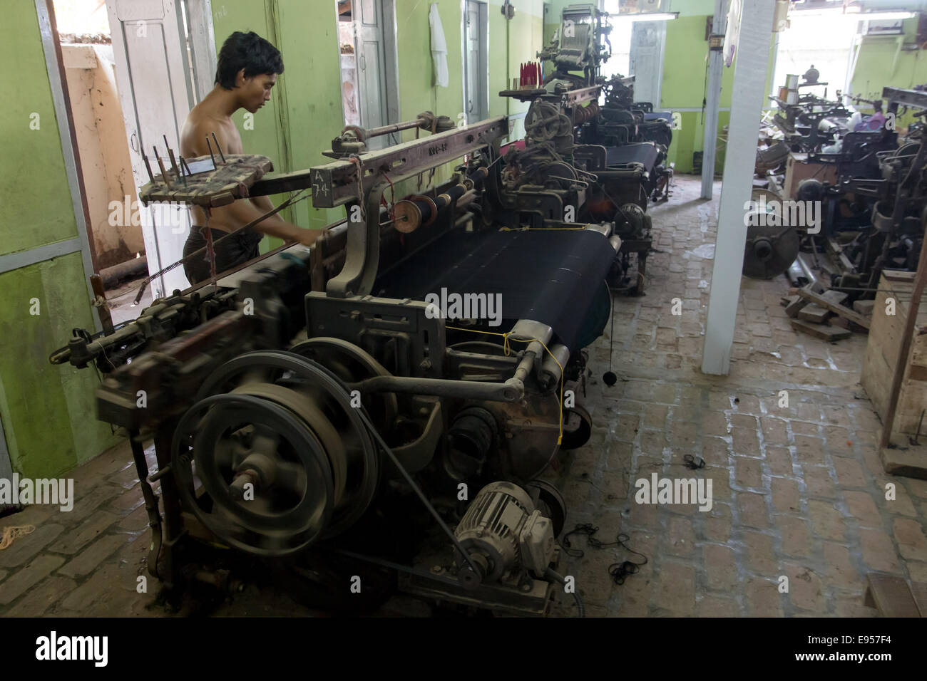Textile machine hi-res stock photography and images - Alamy