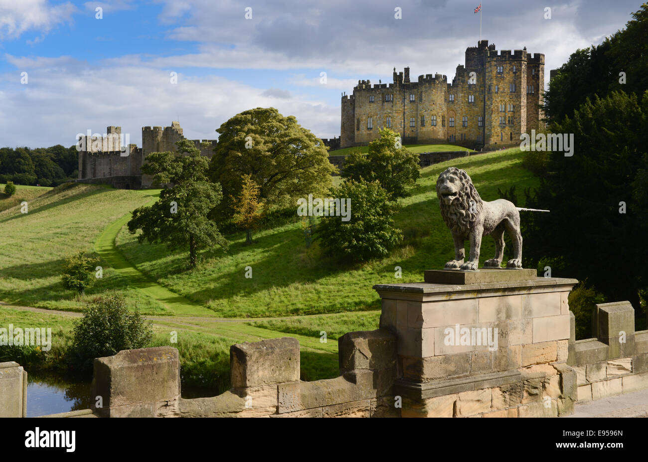 Alnwick castle hi-res stock photography and images - Alamy