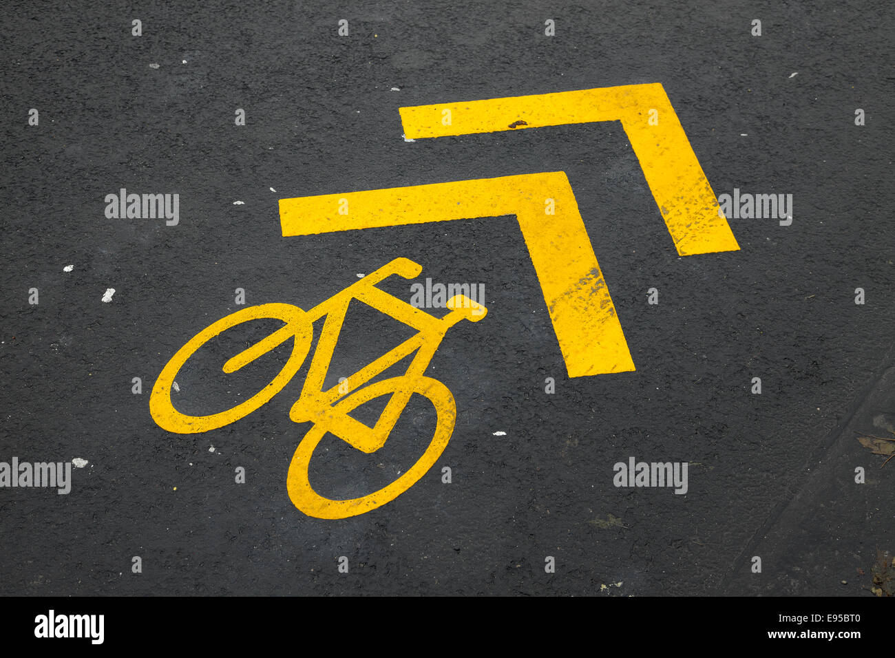 Bike lane symbol hi-res stock photography and images - Alamy