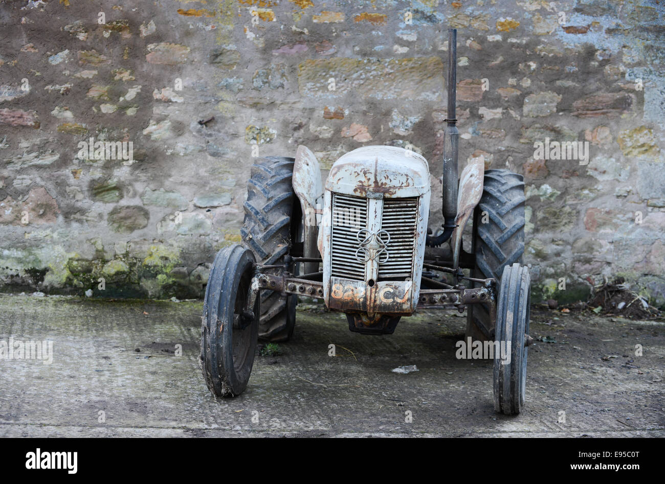 Vintage tractor hi-res stock photography and images - Alamy