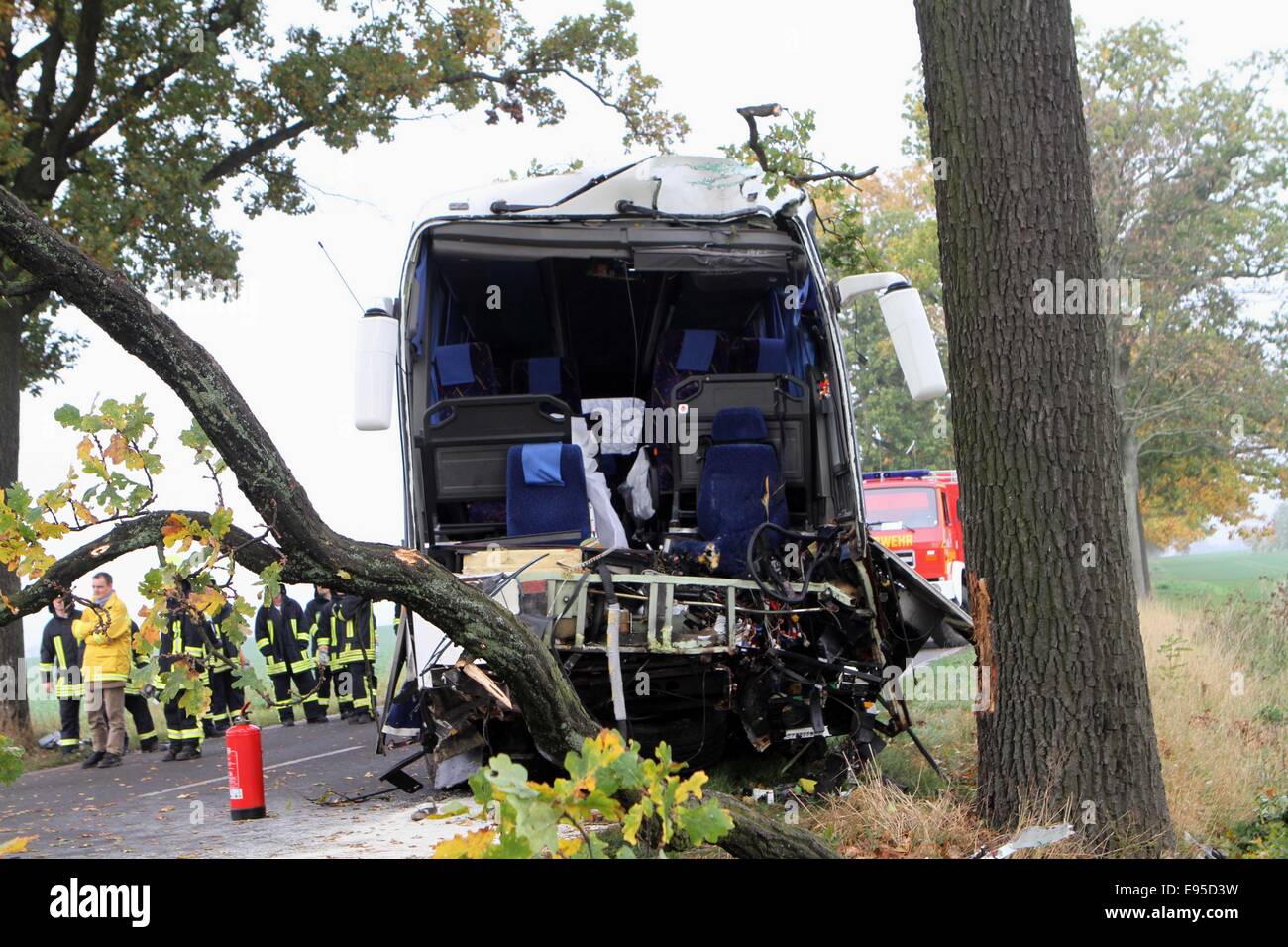 A destroyed coach stands on the Bundesstrasse 5 between Pessin and ...