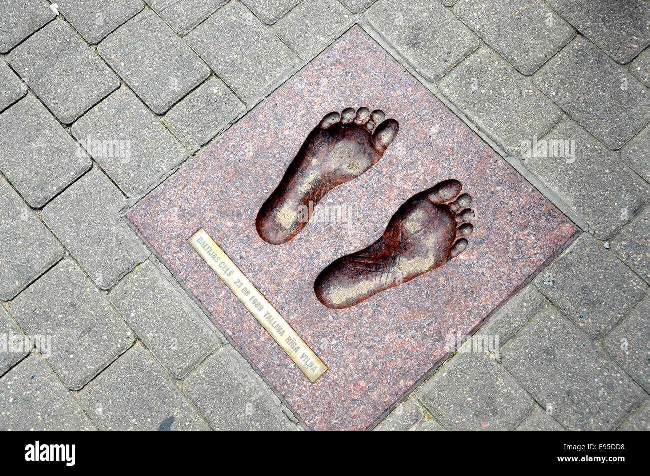 the baltic way memorial riga latvia demonstration anti soviet ...