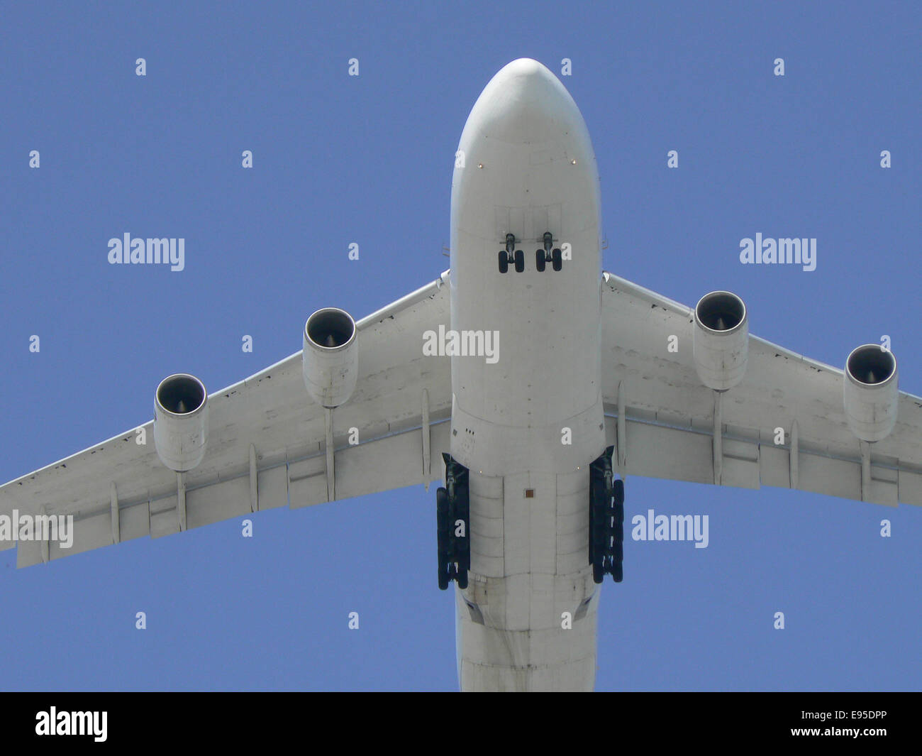 Aircraft undercarriage hi-res stock photography and images - Alamy