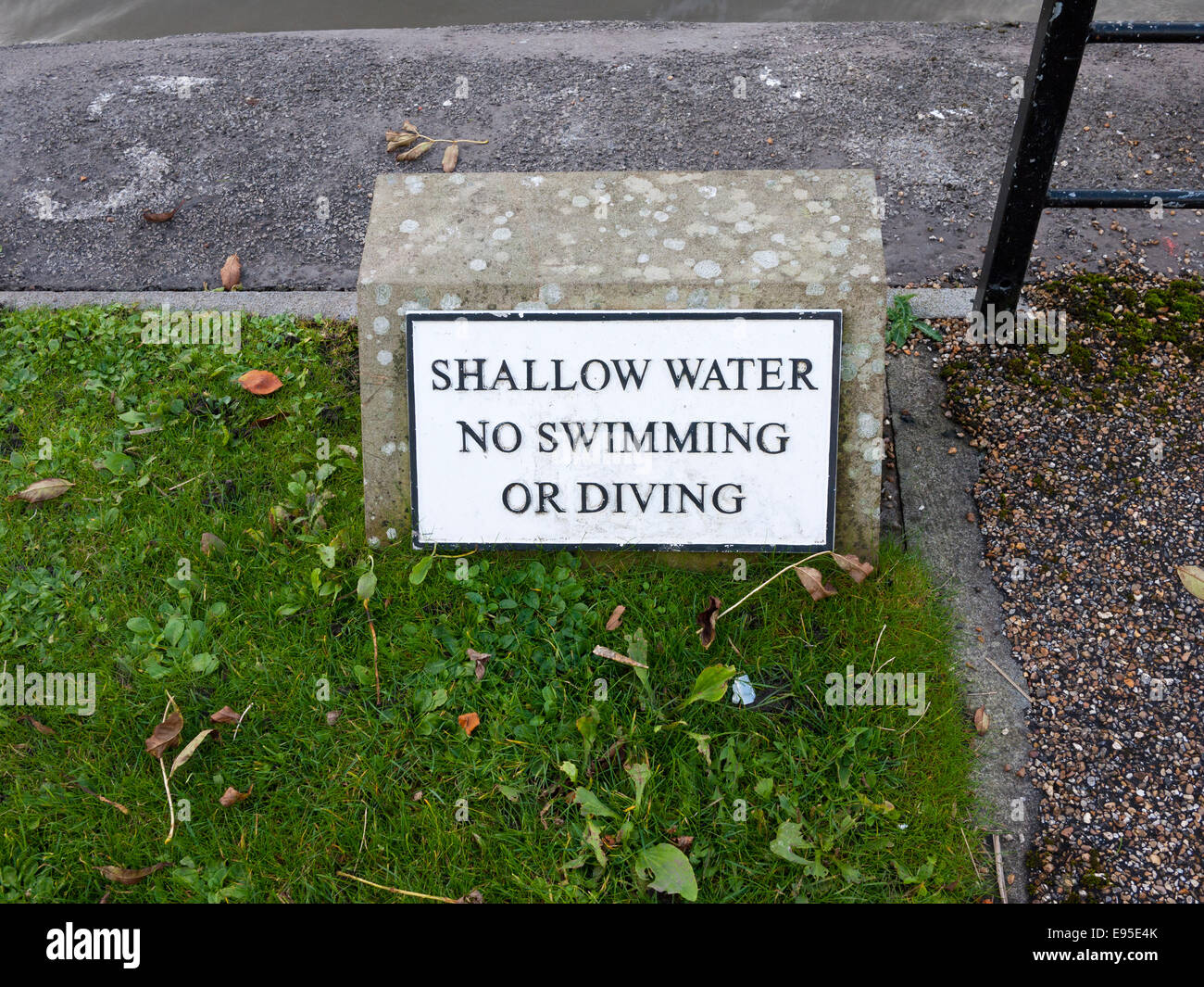 Shallow water sign hi-res stock photography and images - Alamy