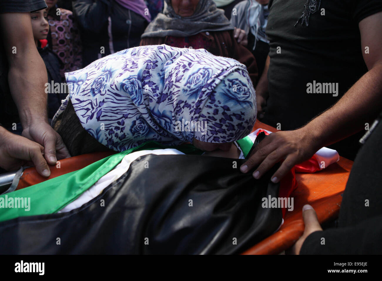 Ramallah, West Bank, Palestinian Territory. 20th Oct, 2014. Relatives ...