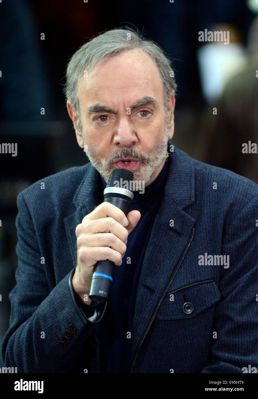 New York, NY, USA. 20th Oct, 2014. Neil Diamond on stage for NBC TODAY ...