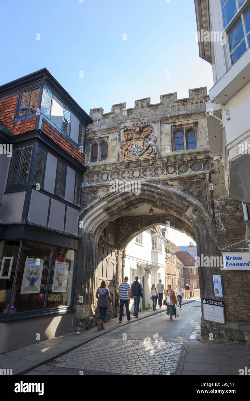 High street gate salisbury cathedral hi-res stock photography and ...