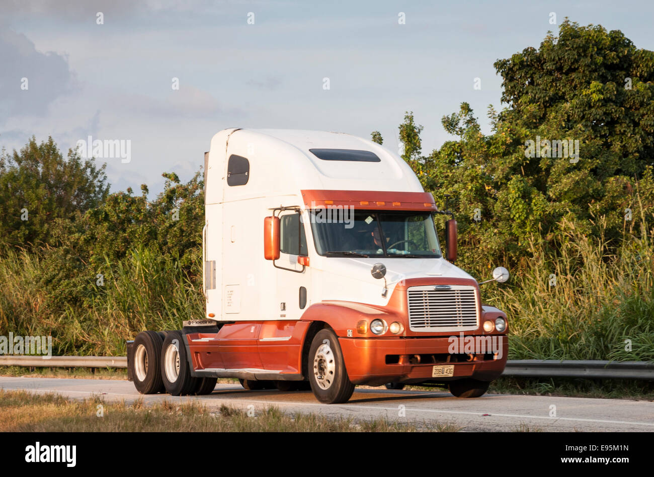 Semi trailer hi-res stock photography and images - Alamy