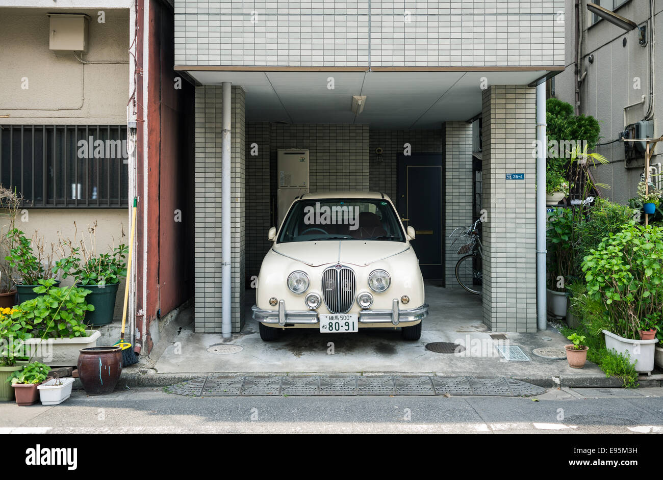 Carport japan hi-res stock photography and images - Alamy