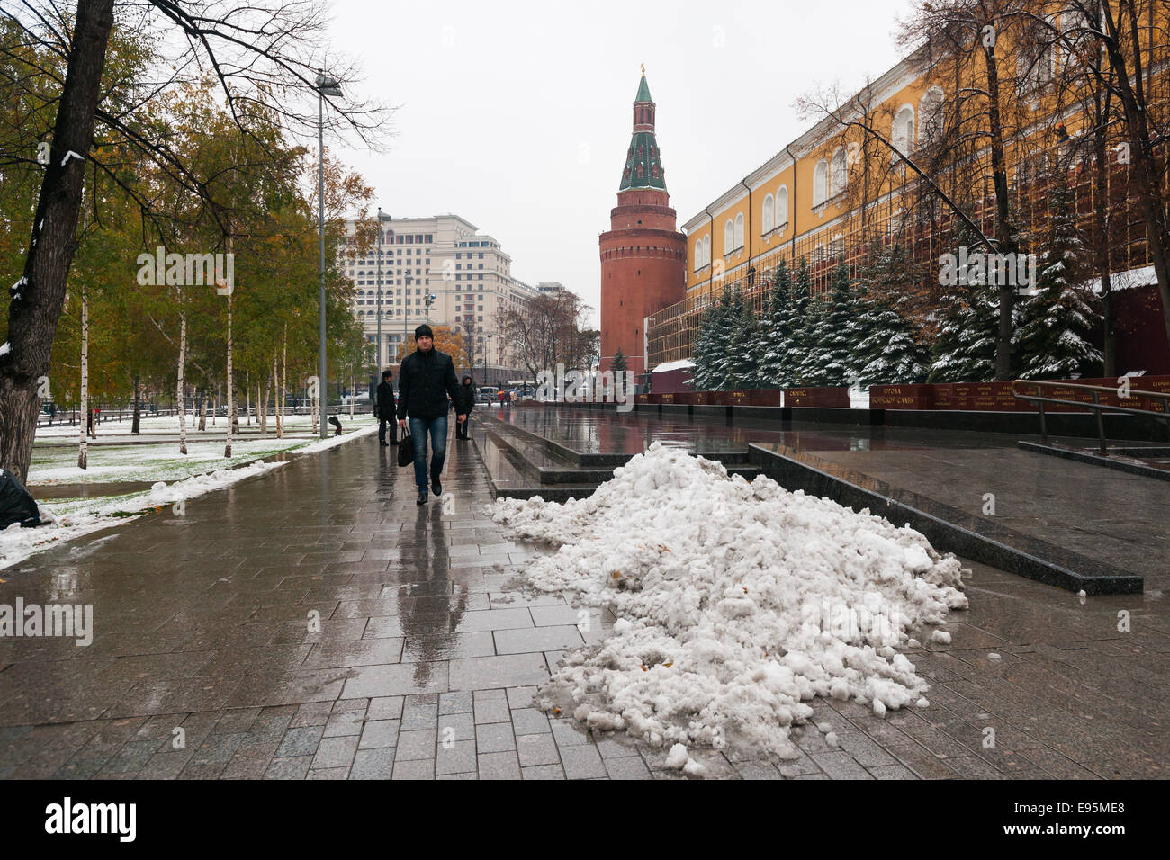 Rainy night in moscow hi-res stock photography and images - Alamy