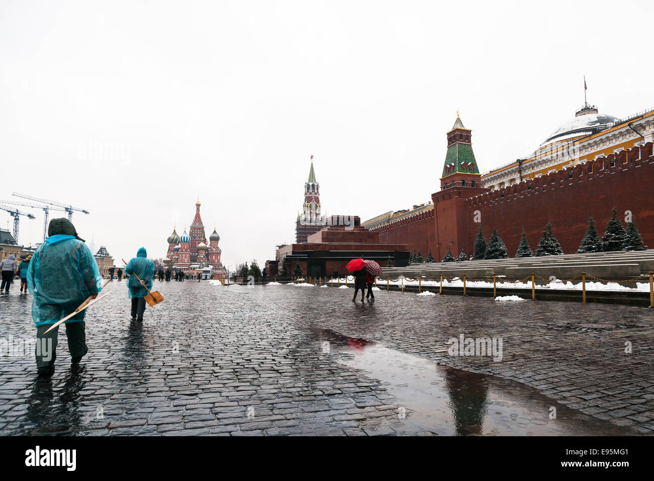 Moscow, Russia. Monday, Oct. 20th, 2014. Weather: First snow and ...