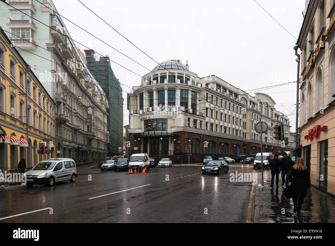 Moscow, Russia. Monday, Oct. 20th, 2014. Weather: First snow and ...
