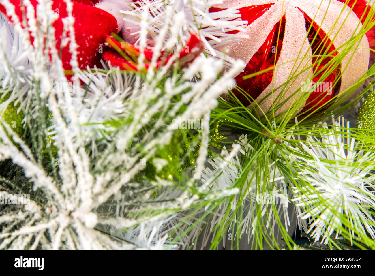 Red and green holiday ornaments hi-res stock photography and images - Alamy
