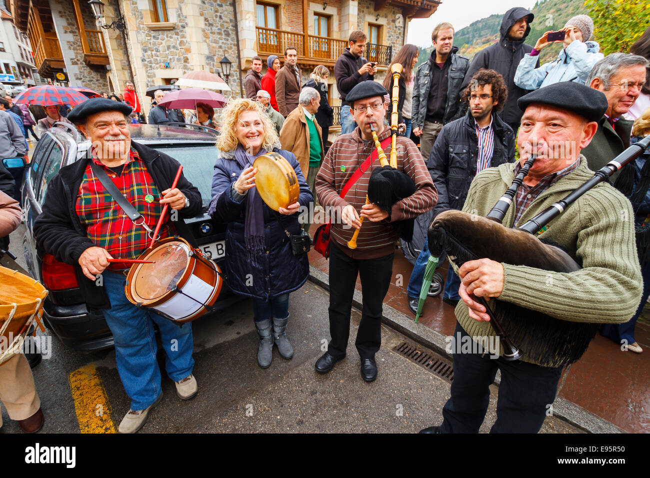 People playing music. Orujo fair Stock Photo - Alamy
