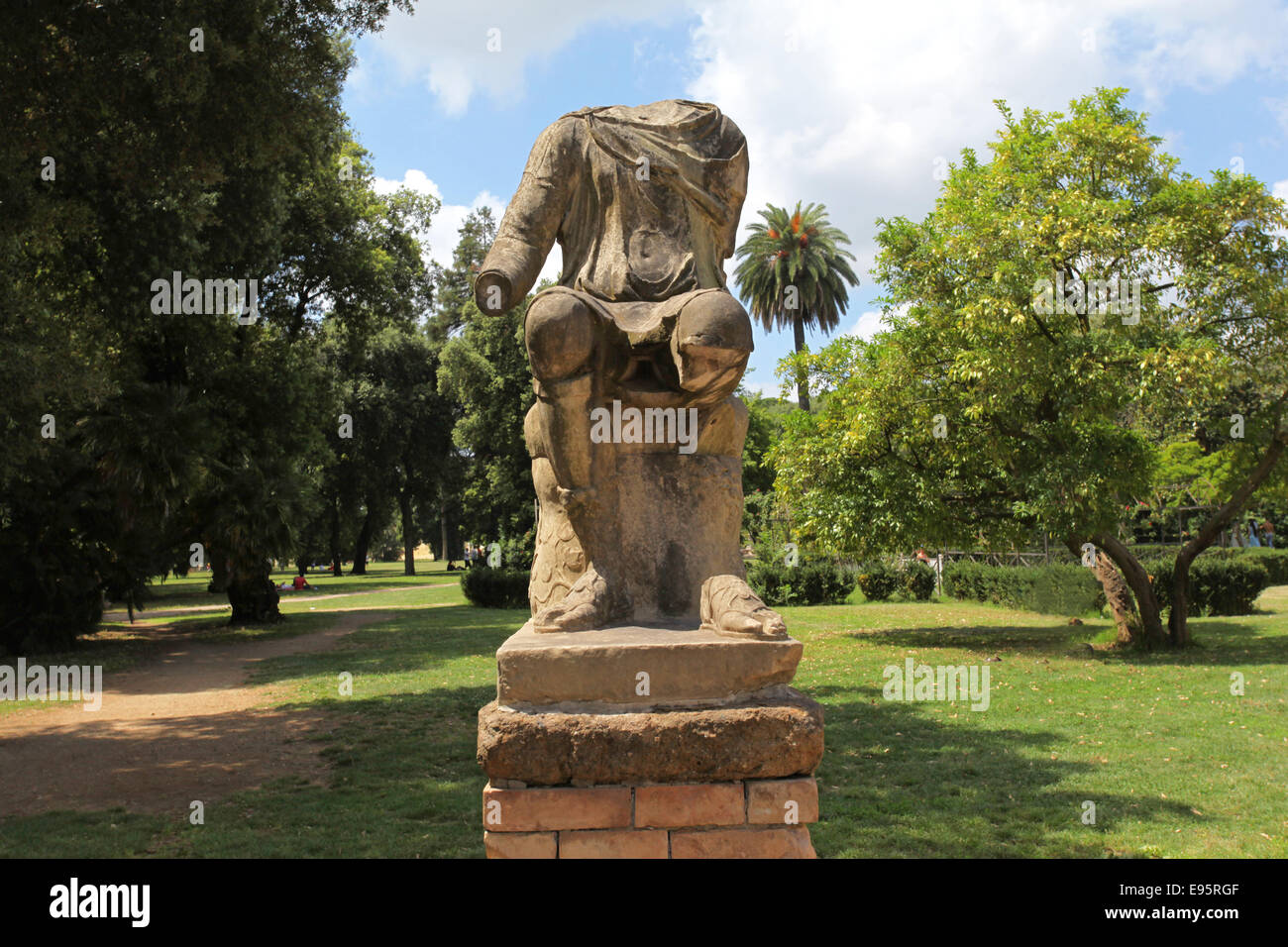 Roman architecture sculpture hi-res stock photography and images - Alamy