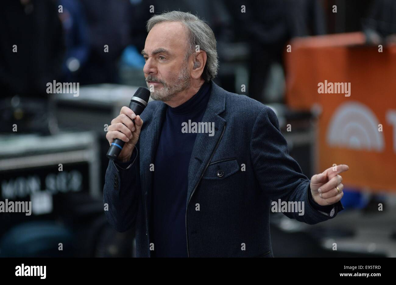New York, NY, USA. 20th Oct, 2014. Neil Diamond on stage for NBC TODAY ...
