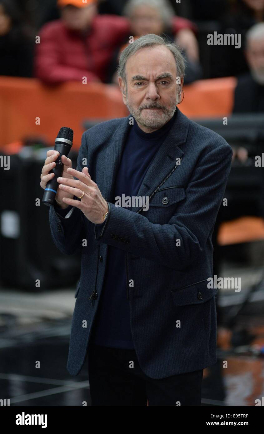New York, NY, USA. 20th Oct, 2014. Neil Diamond on stage for NBC TODAY ...