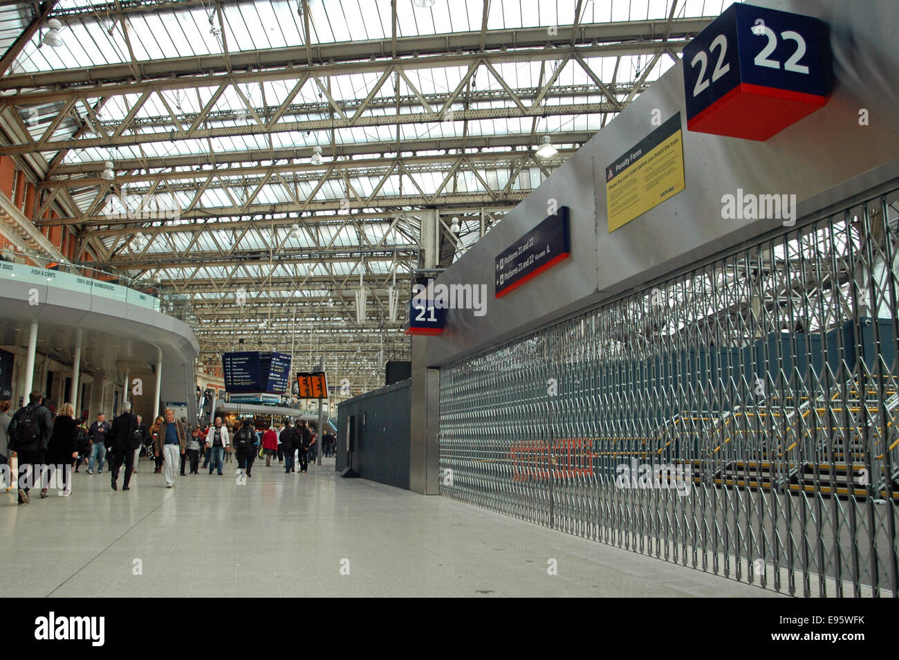 Old eurostar platform waterloo station hi-res stock photography and ...