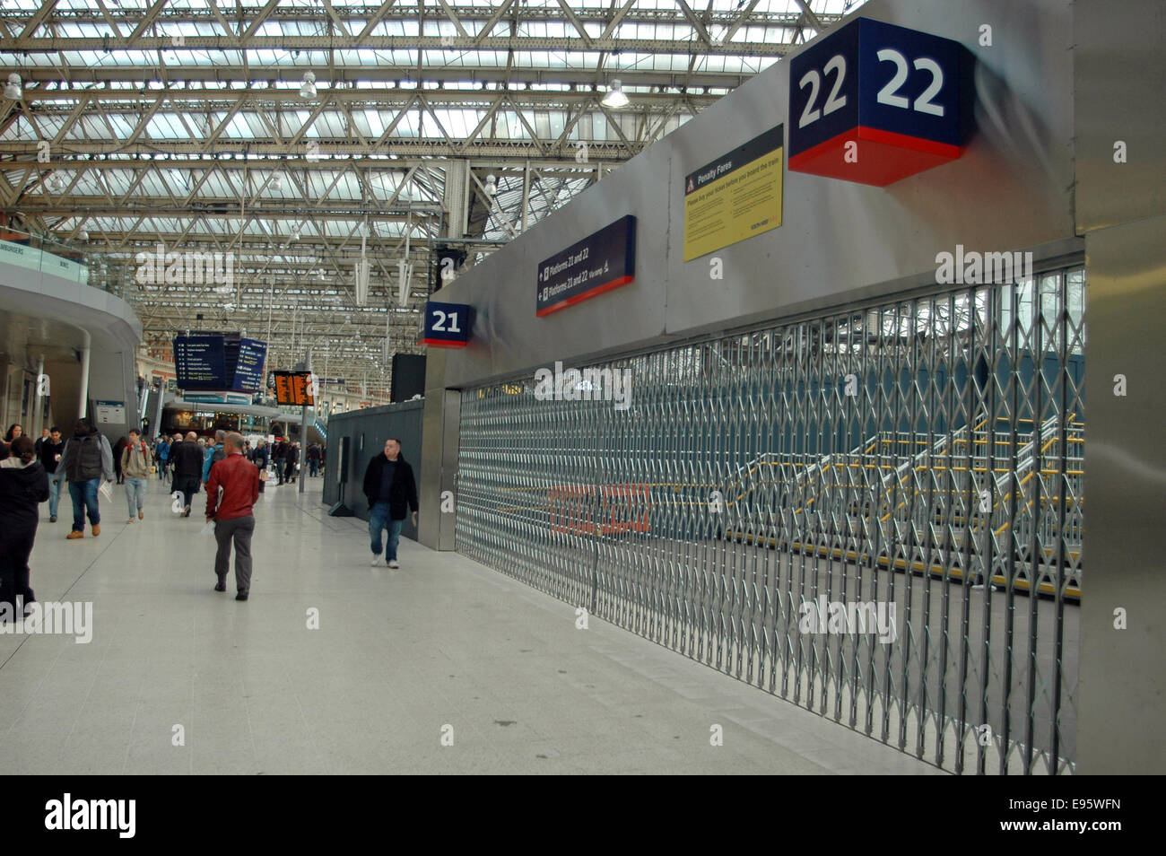 Old eurostar platform waterloo station hi-res stock photography and ...