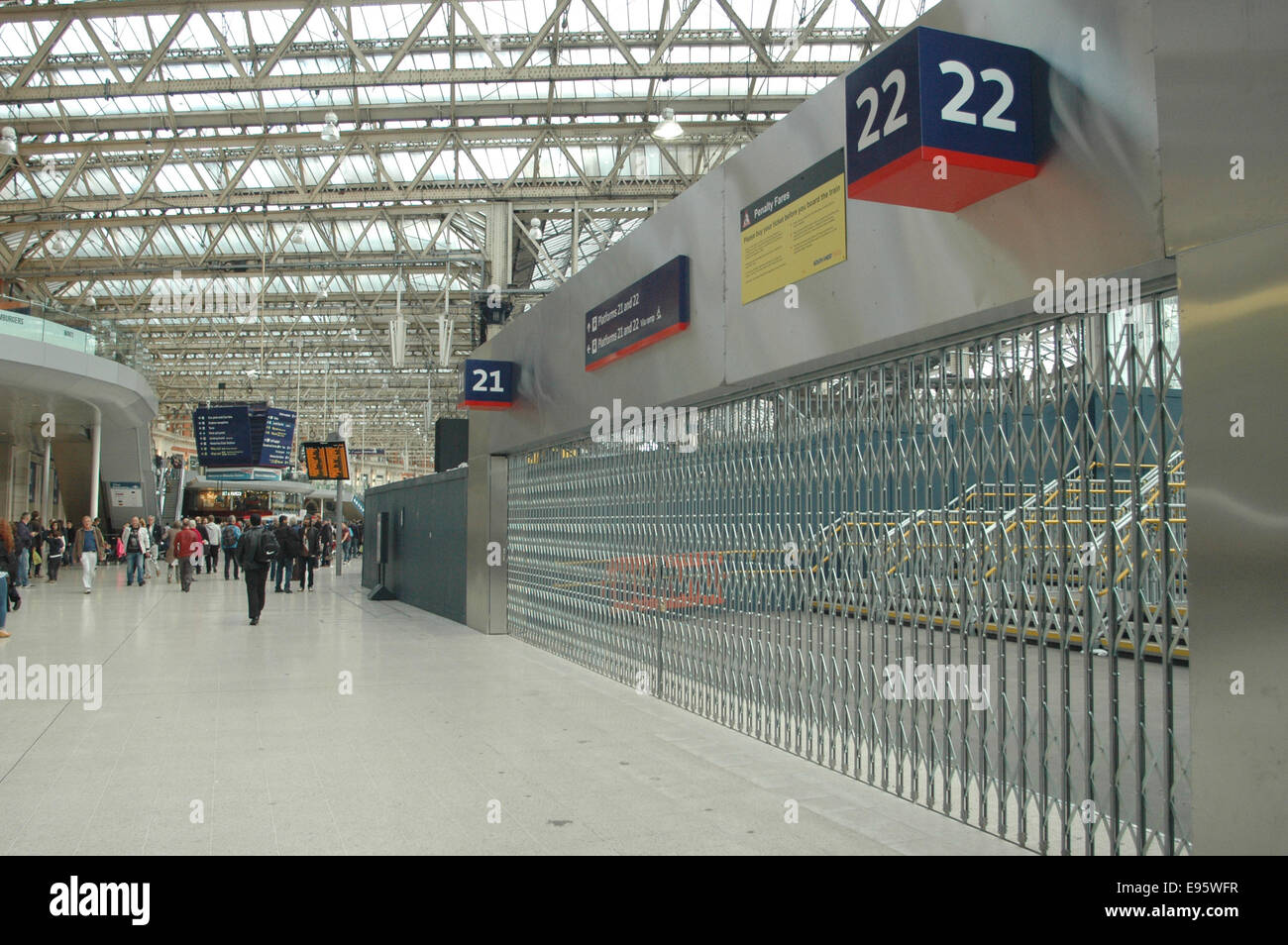 Old eurostar platform waterloo station hi-res stock photography and ...