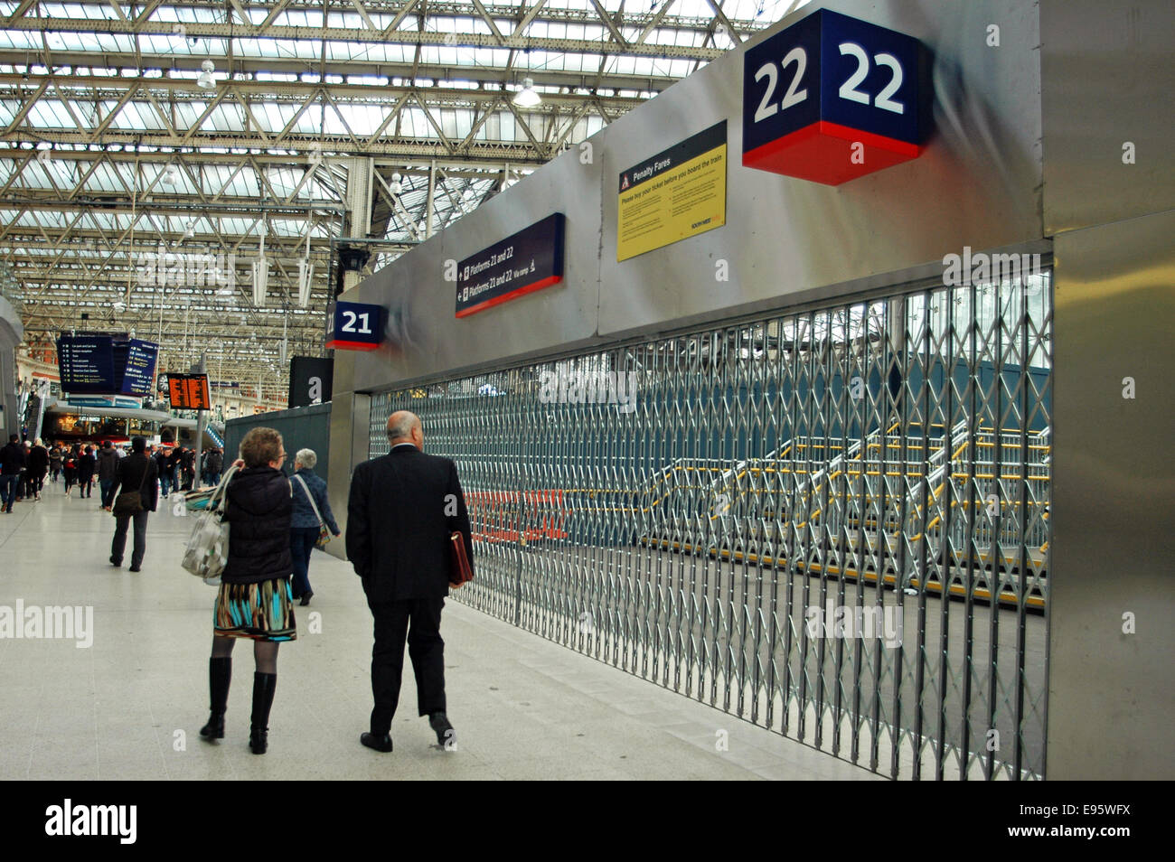 Old eurostar platform waterloo station hi-res stock photography and ...