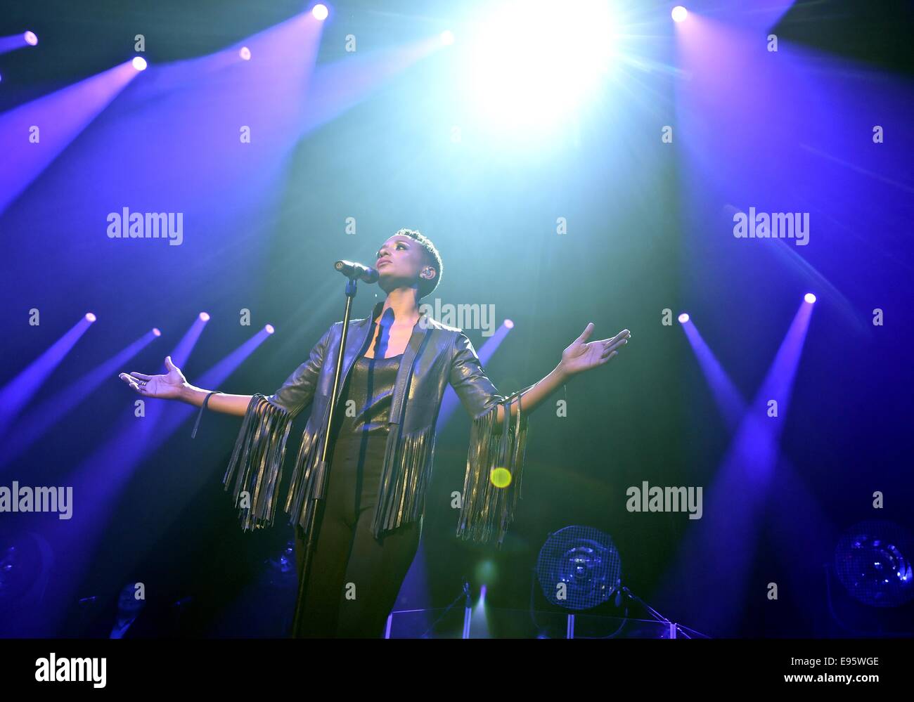 Berlin, Germany. 5th Oct, 2014. South African singer Lindiwe Suttle ...