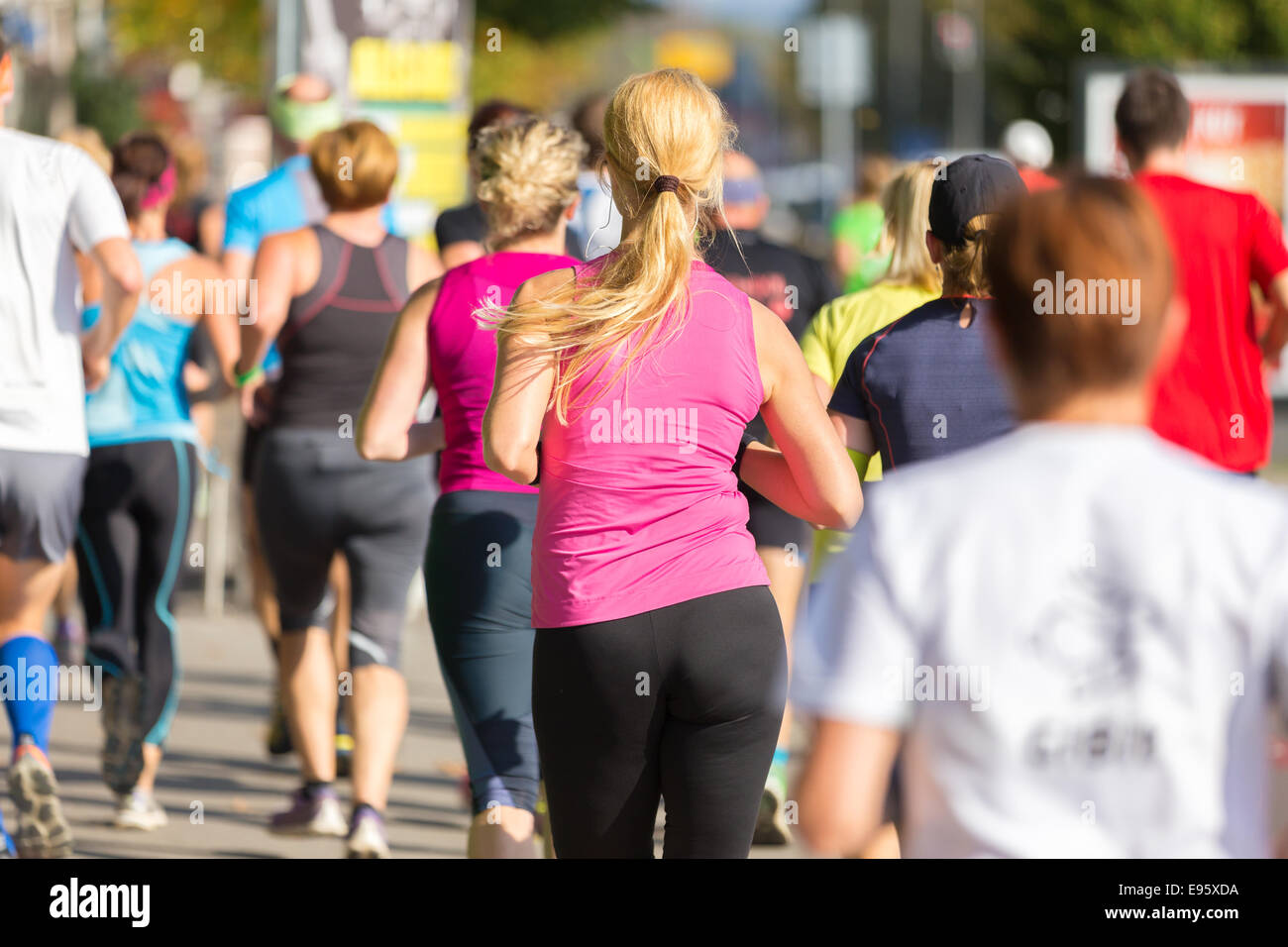 Group of people running Stock Photo - Alamy