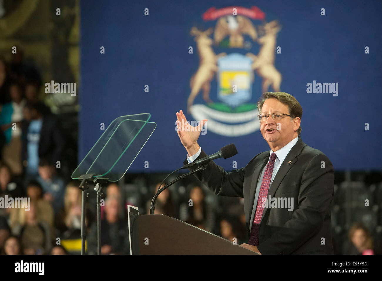 Teleprompter hi-res stock photography and images - Alamy