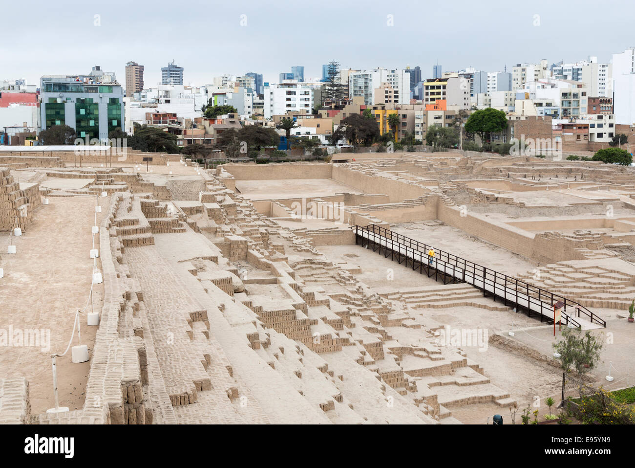 Huaca Pucllana or Huaca Juliana pyramid, with modern Miraflores, Lima ...