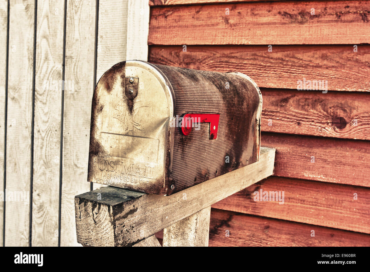 Vintage grunge mail box Stock Photo - Alamy