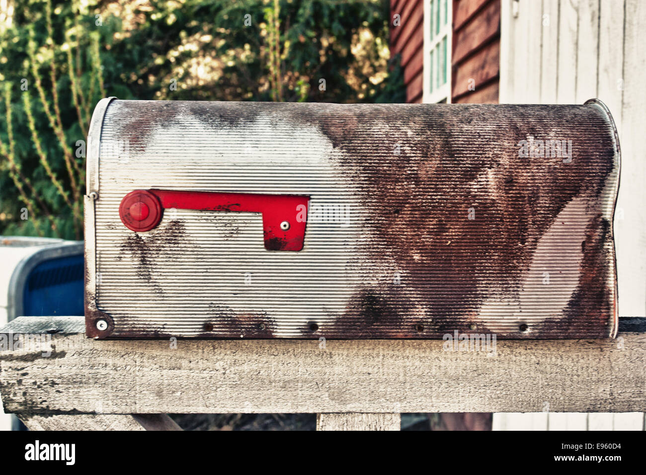 Vintage grunge mail box Stock Photo - Alamy