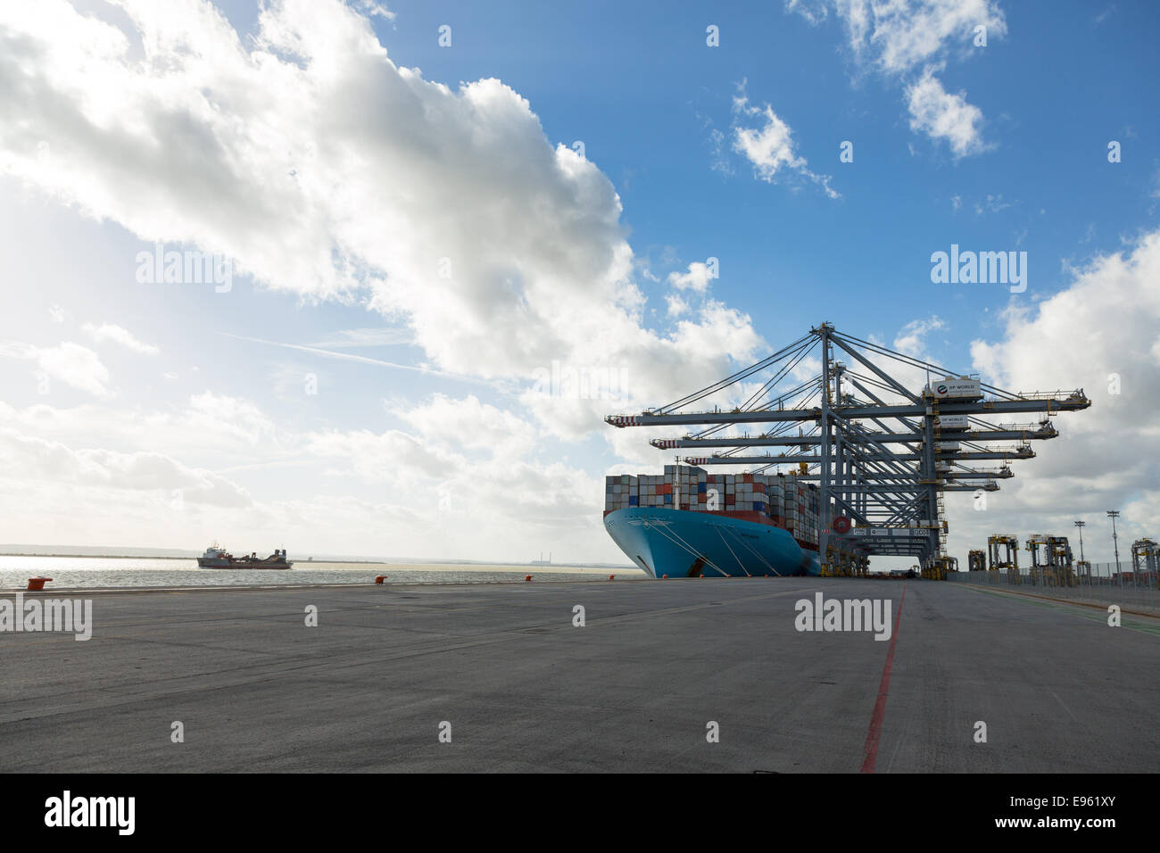 London Gateway, Essex, UK. 19th Oct 2014. Container ship Edith Maersk ...