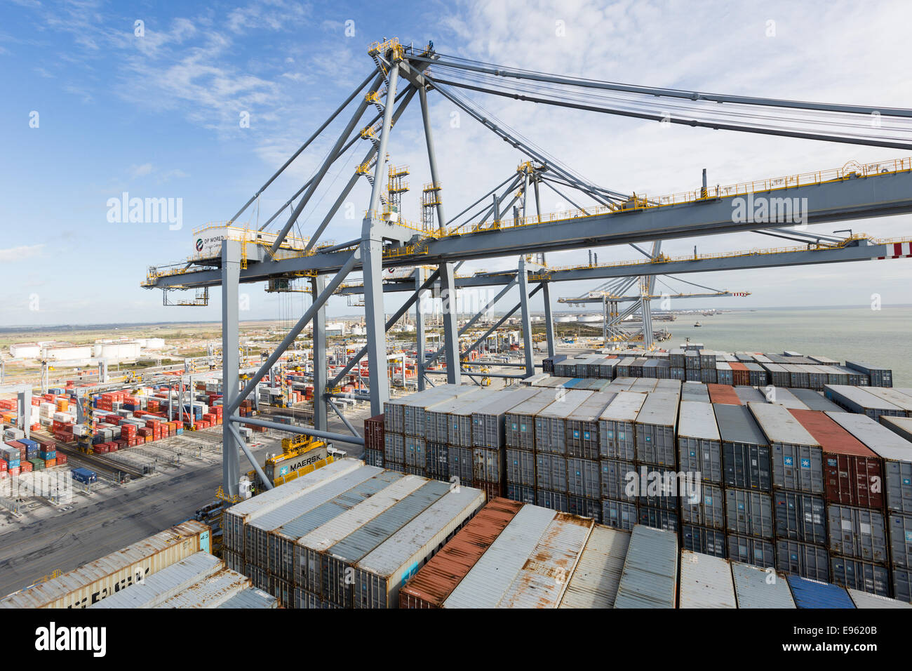London gateway port hi-res stock photography and images - Alamy