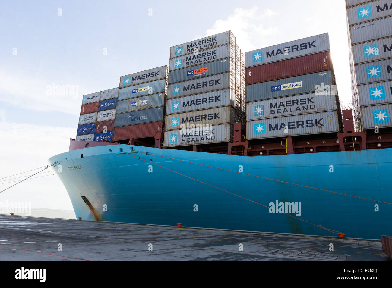 London Gateway, Essex, UK. 19th Oct 2014. Container ship Edith Maersk ...
