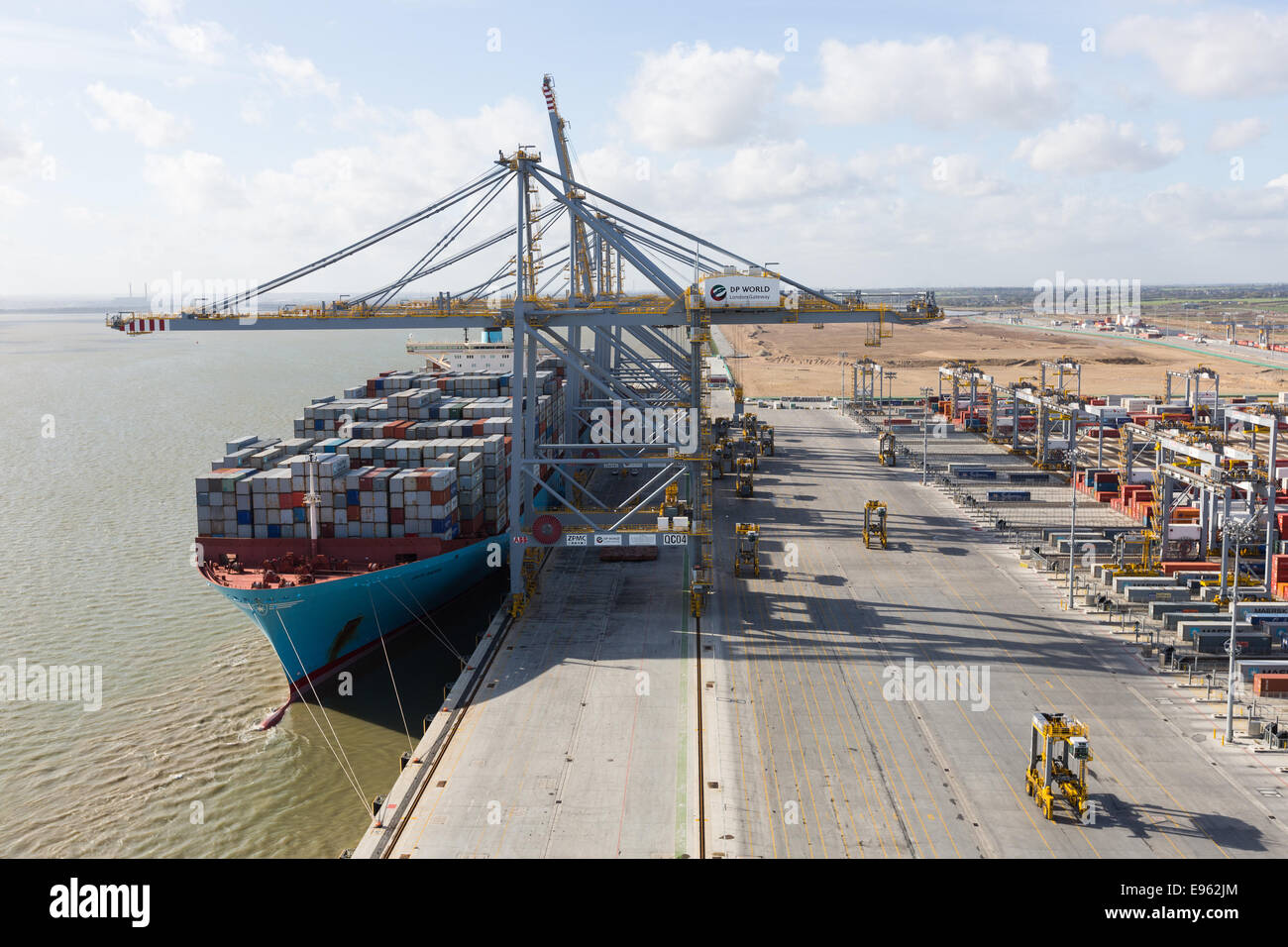 London Gateway, Essex, UK. 19th Oct 2014. Container ship Edith Maersk ...