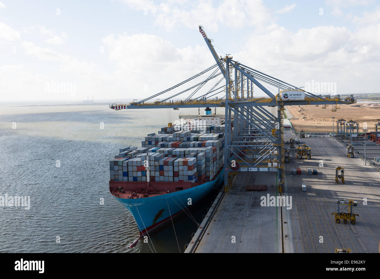 London Gateway, Essex, UK. 19th Oct 2014. Container ship Edith Maersk ...