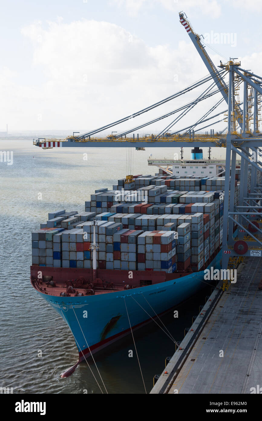 London Gateway, Essex, UK. 19th Oct 2014. Container ship Edith Maersk ...