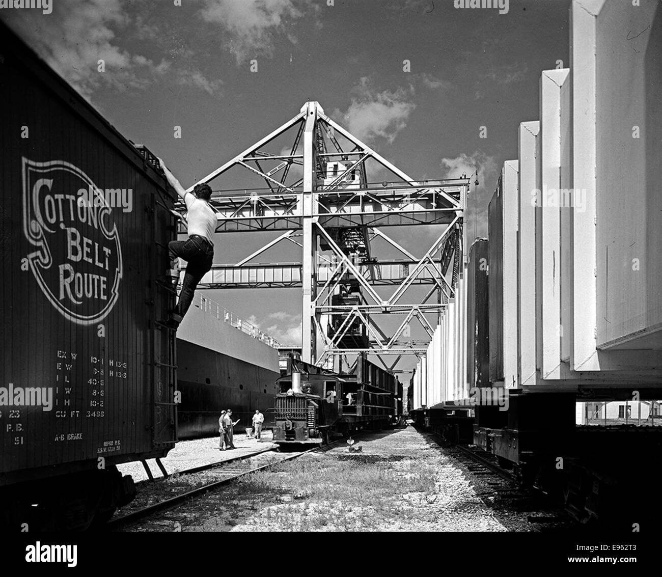 Freight cars in rail Black and White Stock Photos & Images - Alamy