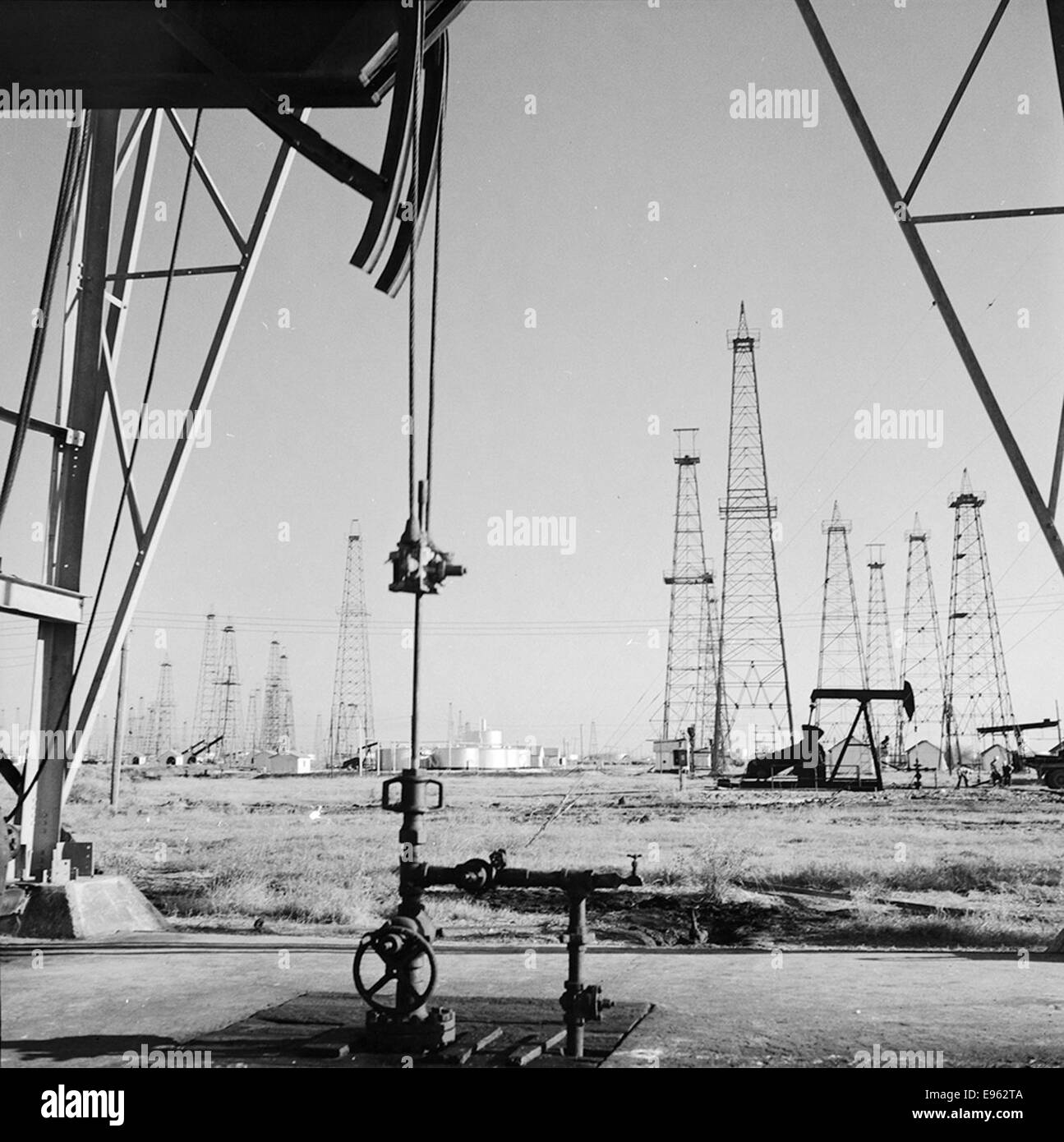 [Spindletop producing oil field at Magcobar, TX] Stock Photo - Alamy