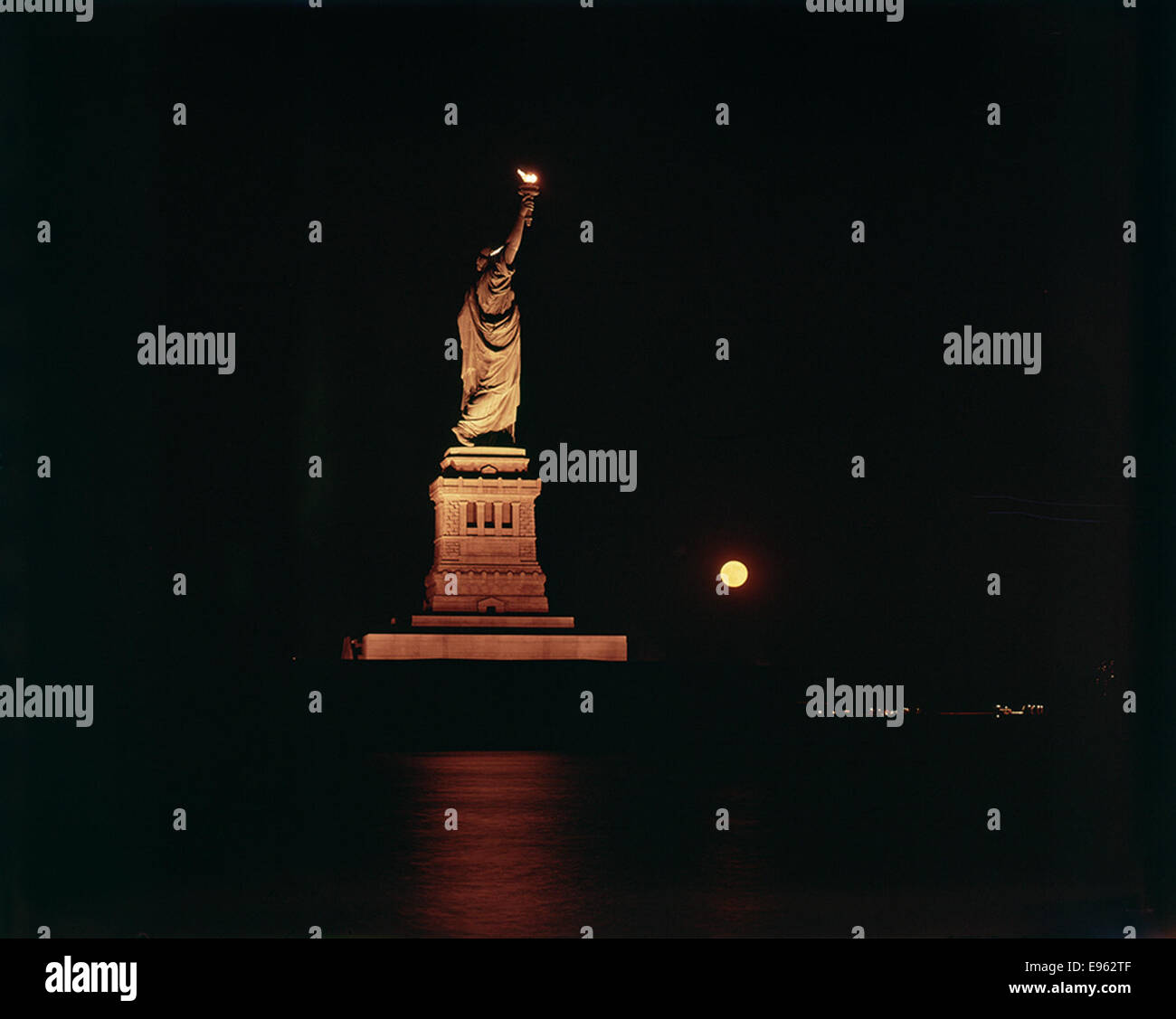 Statue liberty moon hi-res stock photography and images - Alamy