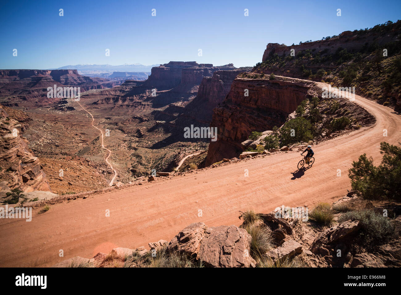 Mountain biker on the White Rim trail, Canyonlands National Park, Moab ...