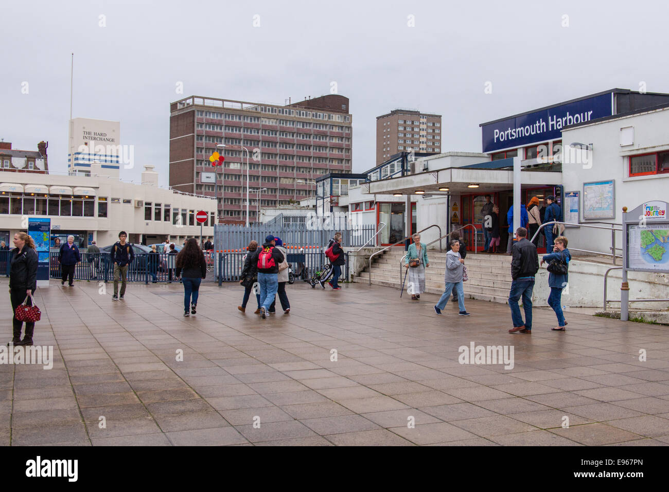 Portsmouth harbour train station hi-res stock photography and images ...