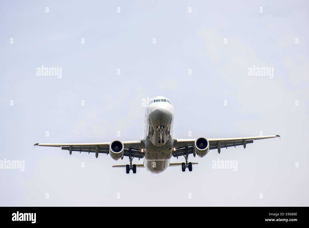 plane flying towards its destination Stock Photo - Alamy