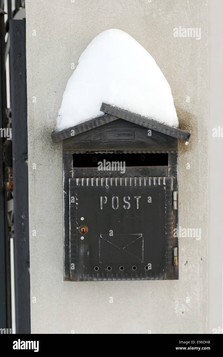 Snow on mail post box Stock Photo - Alamy