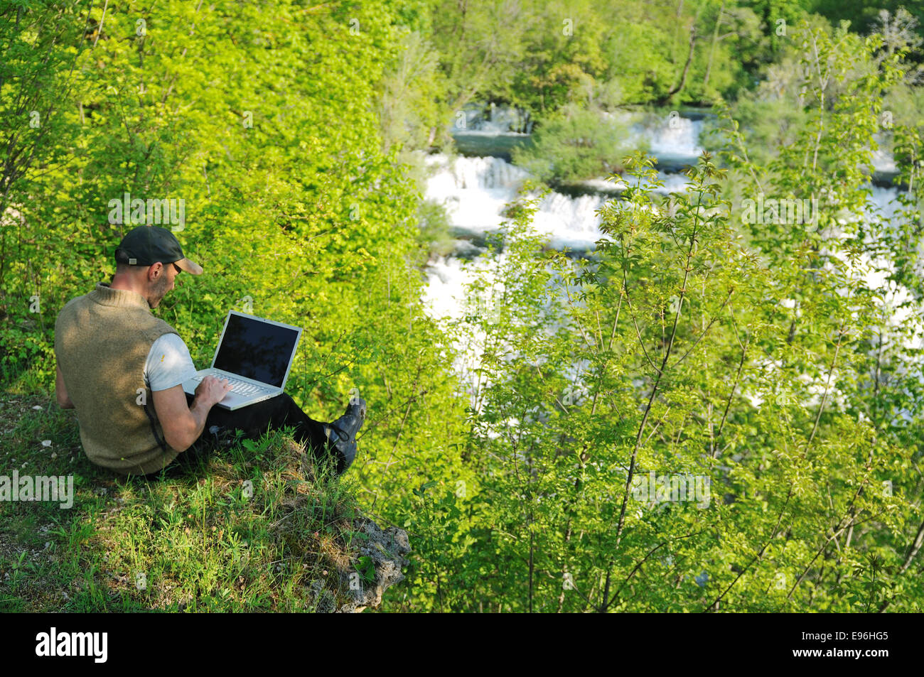 man outdoor laptop Stock Photo - Alamy